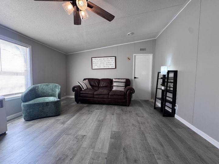 Tuscola Basecamp Lodge | 3br | Trailer Parking - Elm Creek, Texas