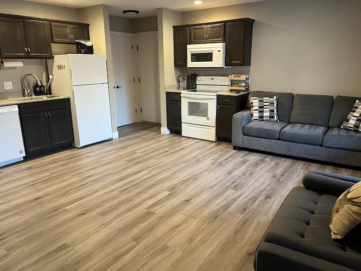 The Big Sky Tiny Stay
Peaceful Views Of The Zoo! - Billings, MT