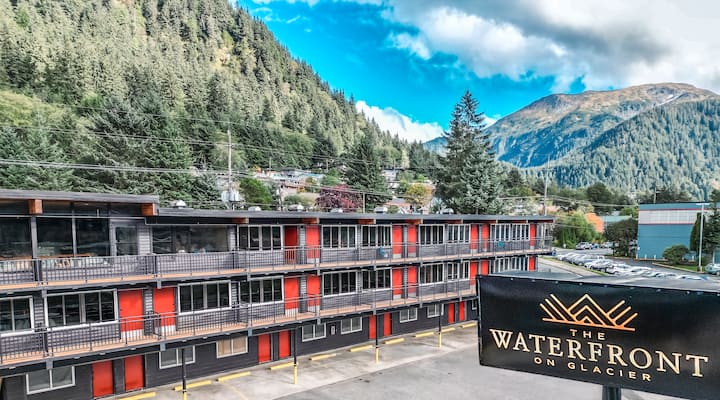 Double Queen Bedroom Suite With Kitchen - Downtown - Juneau, AK