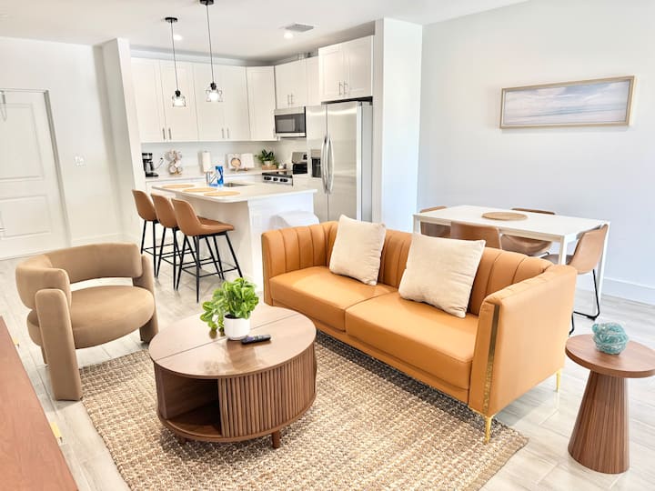 Luxury & Modern Home In Boynton Beach - Boynton Beach, FL
