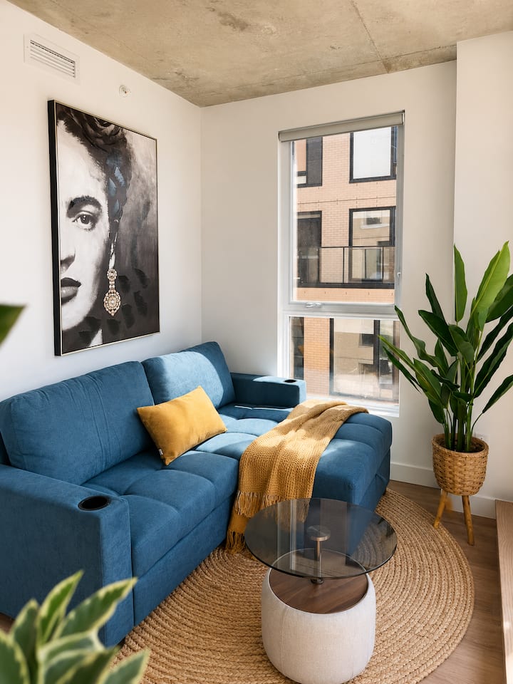 Chic 2br 2ba Condo With Private Terrace - Montreal