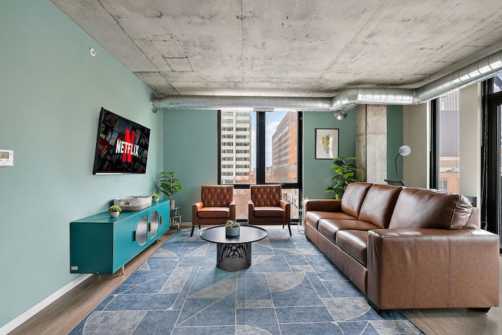 Super Luxury Condo In Central Downtown: Pool & Gym - Marais poitevin