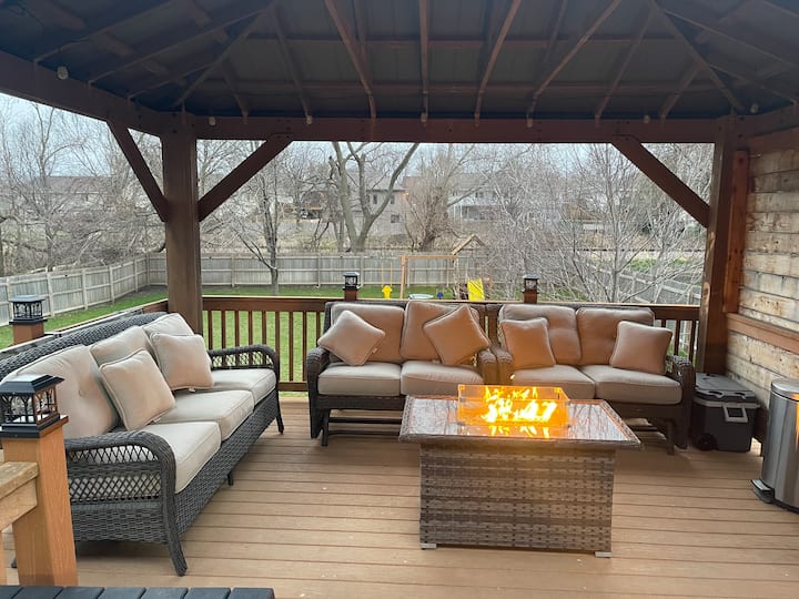 City Convenience, Nature Retreat & Serene Deck - Gretna, NE