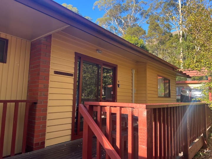 Froggy’s Quarters Cabin 9 - Wombat - Halls Gap