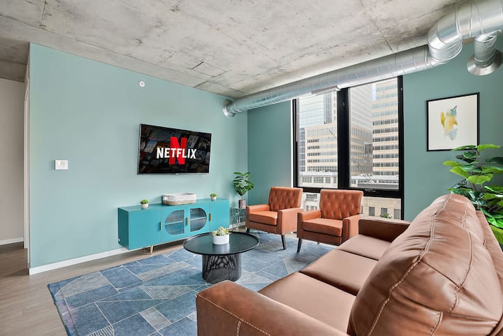 Ultra Luxury Condo With 5 Star Amenities | Pol+gym - University of Minnesota, Minneapolis