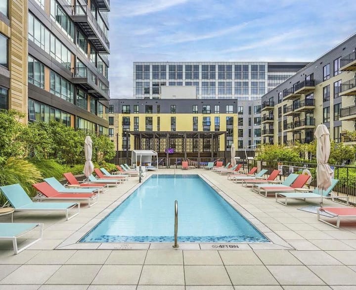 Pool View 2br Assembly Row W/gym, Washer & Dryer - Boston, MA