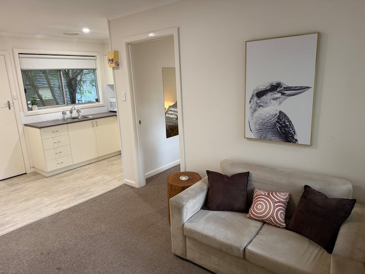 Froggy’s Quarters Cabin 6 - Kookaburra - Halls Gap