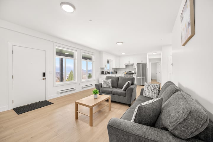 6br Luxury Home With Terrace And Epic Views - Chilliwack