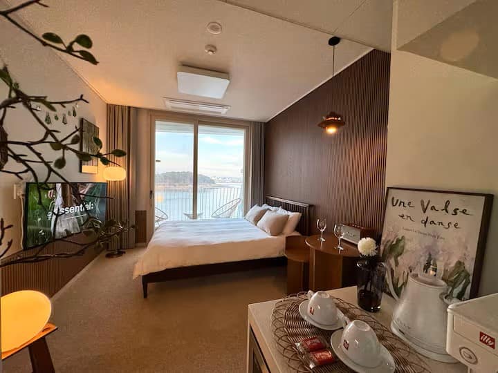 [New]오픈특가d/오션뷰/테라스/프리미엄감성숙소/마샬스피커/무료주차/인천공항20분 - 중산동