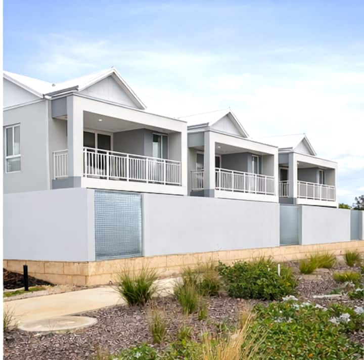 Sunset Stay Catalina Clarkson - Mindarie