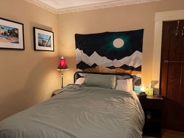 Cute Room! Walk To Eastman, Shows, Coffee, Art - Rochester, NY