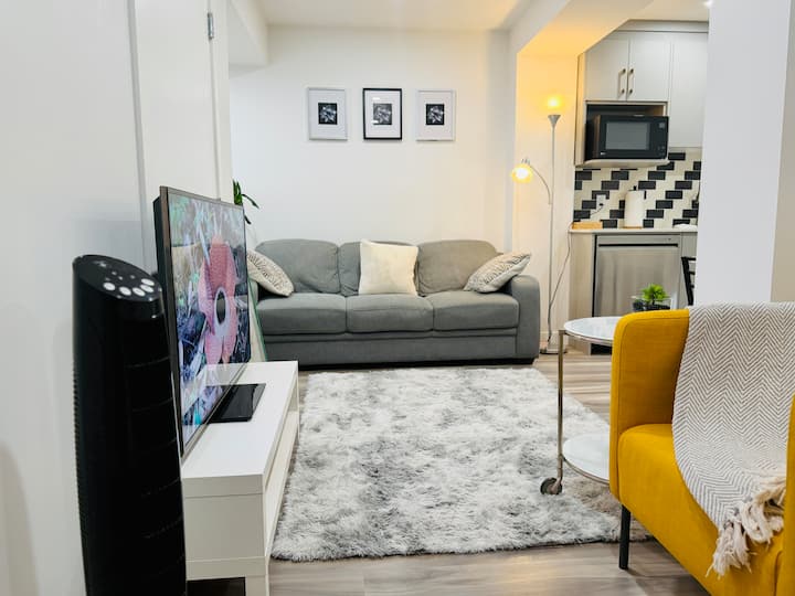 The Lumina | Stylish 1+ Bed Suite With Wi-fi & Gym - Calgary