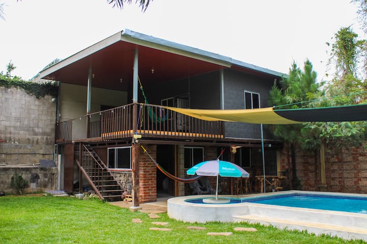 Cabaña Rústica Con Piscina Privada En Santa Ana - Santa Ana