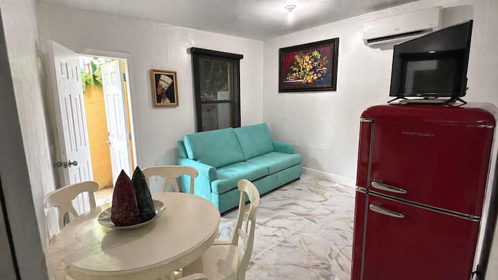 Cozy Private Apartment W/kitchen Near Wynwood (B) - Miami, FL