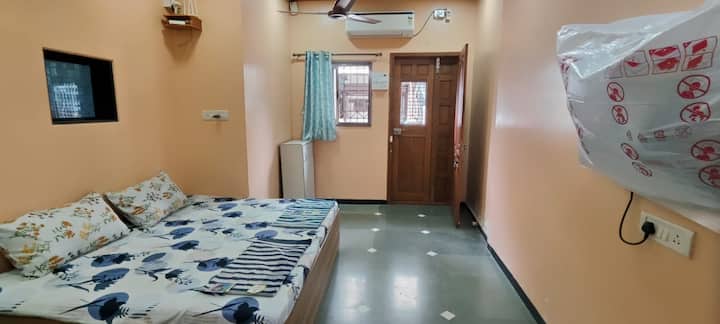 Charming 2-bed House Near Station. Rented Home. - Mumbai