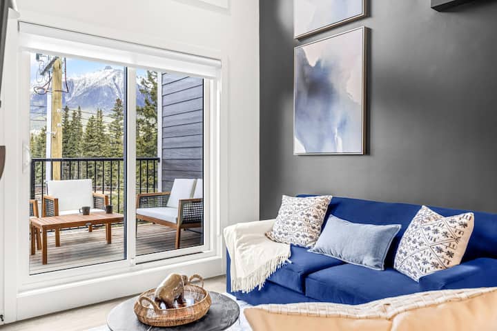 Brookside Mountain Escape | Hot Tub, Patio & Bbq! - Canmore