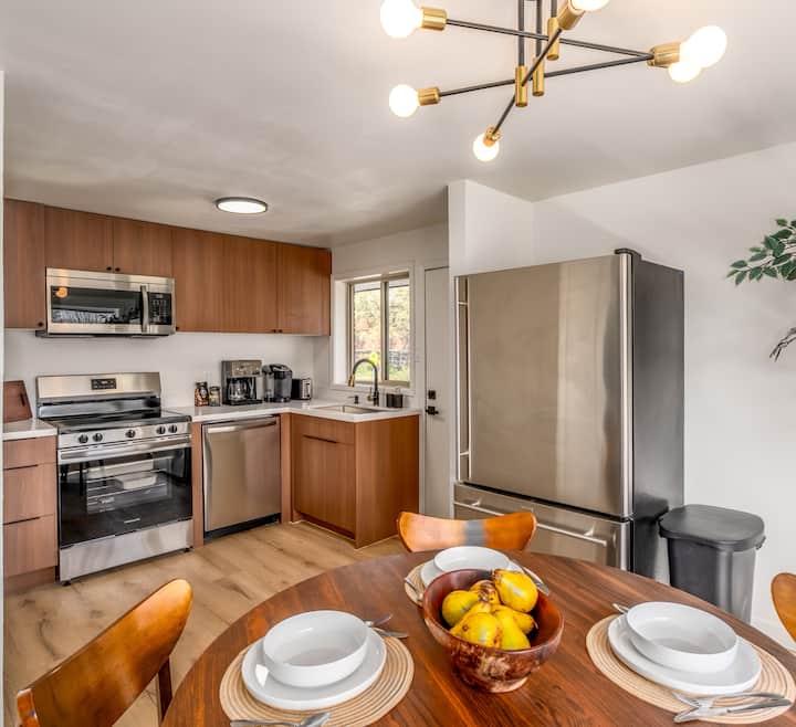 Cozy Getaway | Point Defiance & Proctor - Ruston, WA