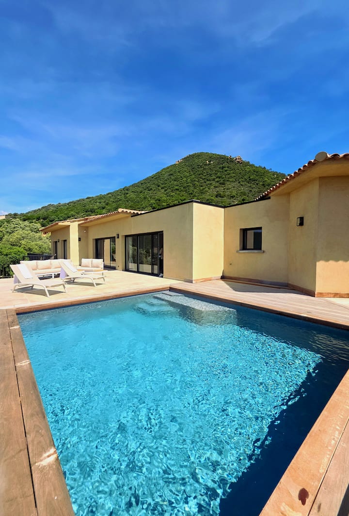 Maison Avec Piscine - Vue Mer - 6 Personnes - Figari
