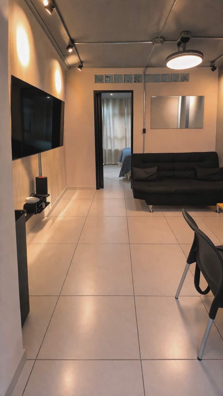 Kitnet Moderna No Centro C/ Ar + Wi-fi Rápido - Brasil