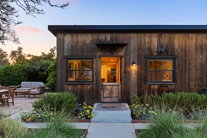 Flora Farm Cottage | Hot Tub, Garden & Fresh Eggs - Arroyo Grande, CA
