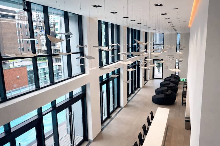 Stylish Condo In Yorkville | Downtown Living - Toronto