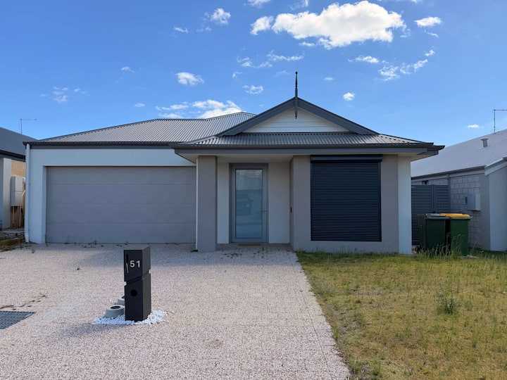 Your Mandurah Getaway With A Bathroom In Each Room - Pinjarra