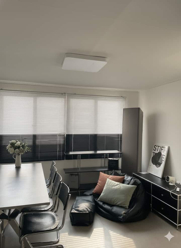 [오픈특가] 롯백성심당 5분 | 퀸침대 3개 | 최대 8인 | 케잌 및 짐보관 - Daejeon