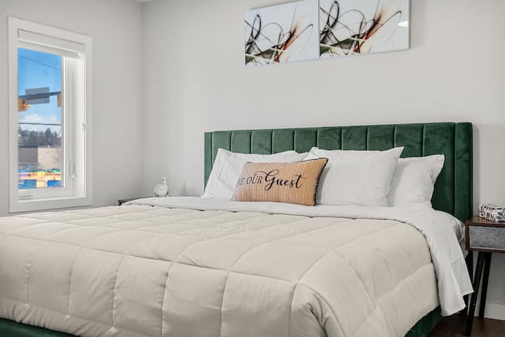 Private+full Kitchen+parking+walk Dt & River Paths - Fort Calgary