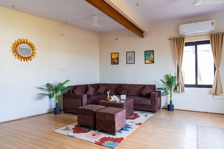 Serene Farmstay With Pool, Garden & Gazebo - Chomu