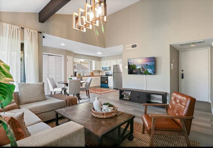 Houston Getaway | Modern | Patio + Workspace +More - Houston, TX