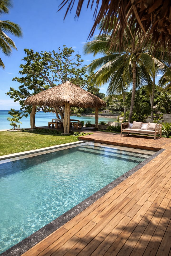 Villa Unique, Piscine Et Pieds Dans L’eau - Madagascar