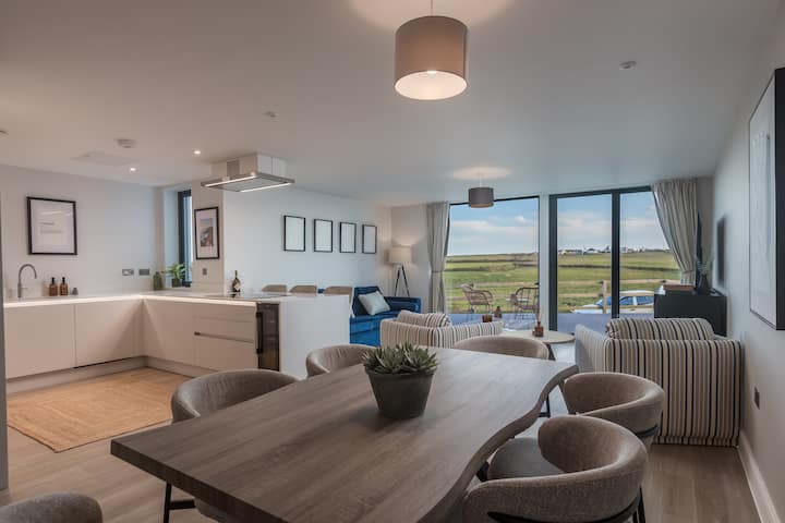 Sea View Stylish Apt With Sauna, Steps To Beach - Stratton