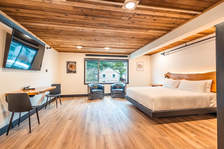 The Glacier Suite -King Bed, Washer/dryer, Kitchen - Juneau, AK