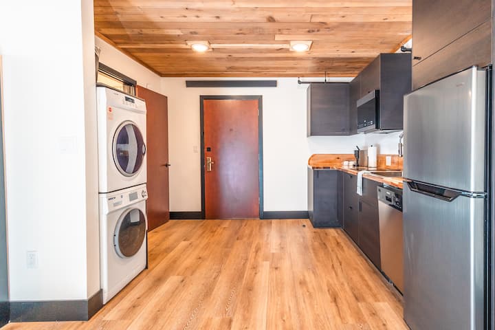The Glacier Suite -King Bed, Washer/dryer, Kitchen - Juneau, AK