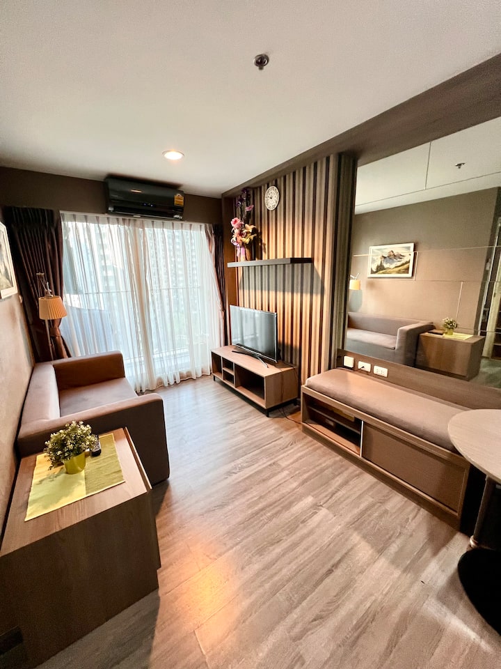 The Trust Condo Bts Chang Erawan - Bangkok