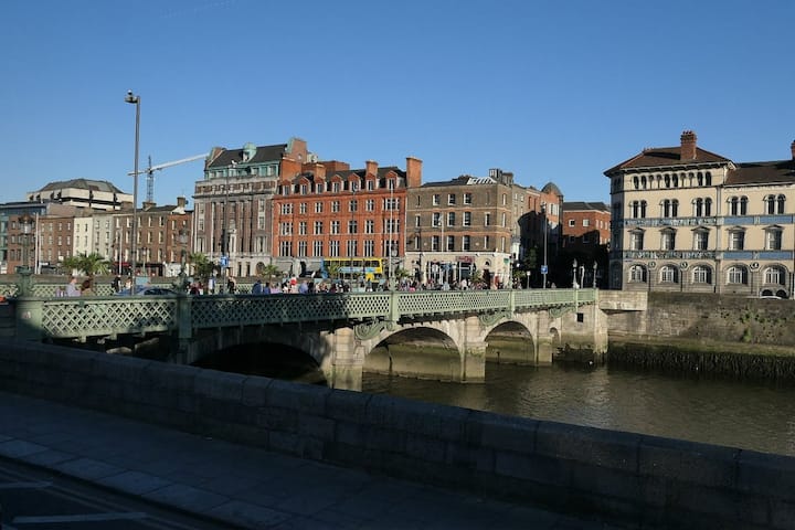 Close To Grattan Bridge 3 Bedroom Apartment - Dún Laoghaire