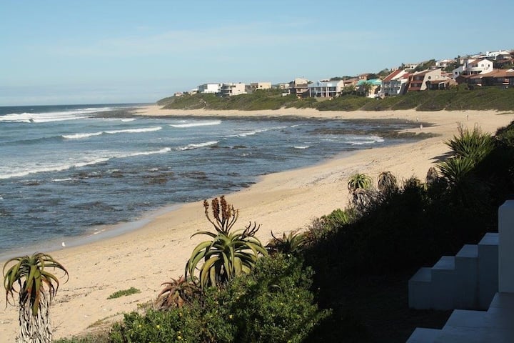 Soak & Sea On Point - Family Beachfront Haven - Jeffreys Bay