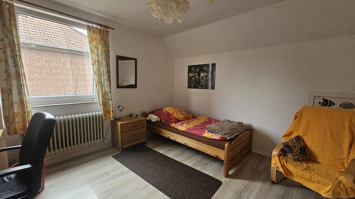 Zimmer Zentral In Emden - Emden