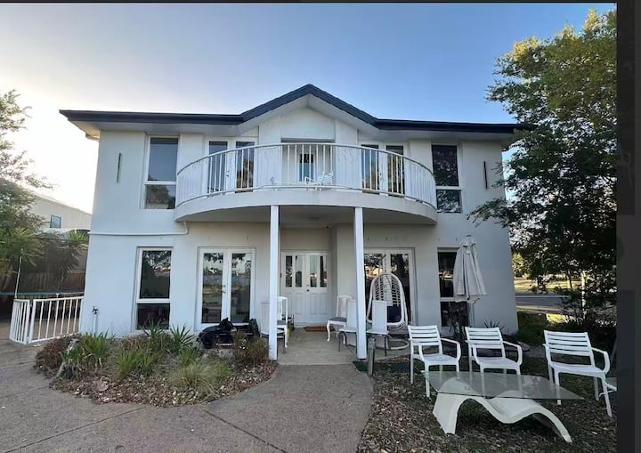 Best Lakeside Palace For Big Family Gathering - Point Cook