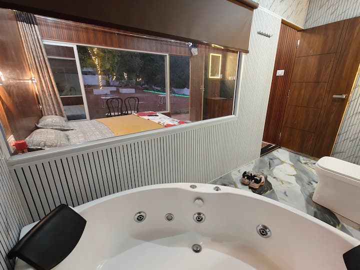 Room 004 With Jacuzzi - Matheran