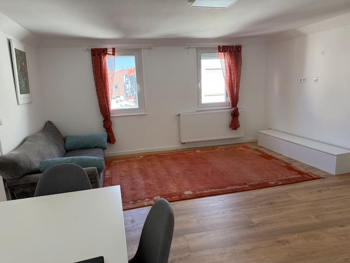 Gepflegte Zwei Zimmer Wohnung Familienfreundlich - Stuttgart