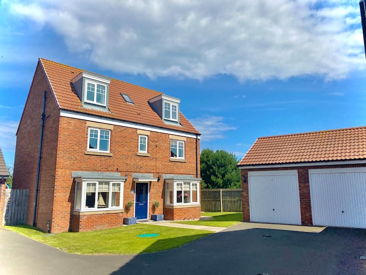 5 Bedroom Coastal Location Seahouses Sleeps 10 - Seahouses