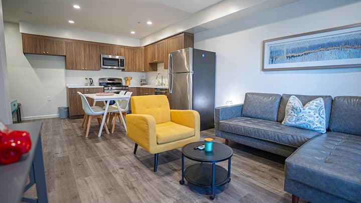 New 1b + 1b With Balcony In The Heart Of K-town - Beverly Hills, CA