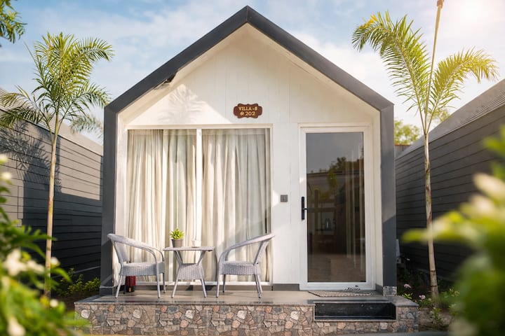 Luxury Pool Cottage | Near Prem Mandir - Mathura