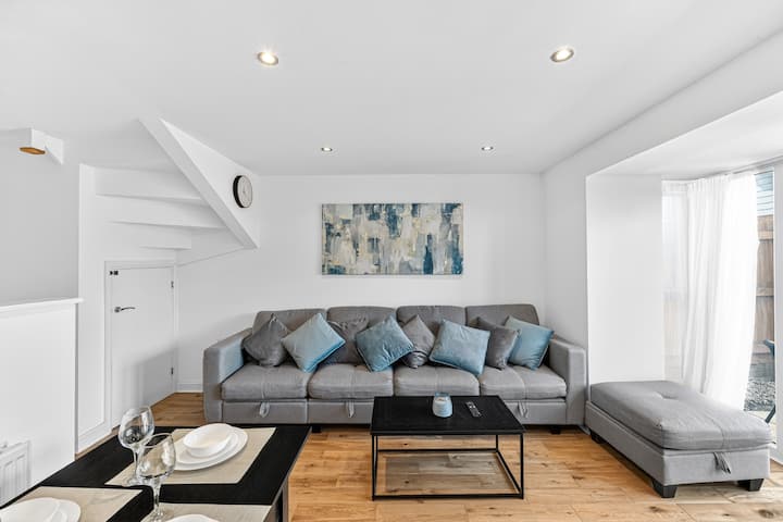 5br Modern | Contractors | Parking X 2 | Bedford - Bedford
