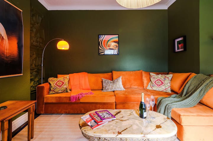 Stylish Retro Retreat In Manchester, 4 Bed Home! - 