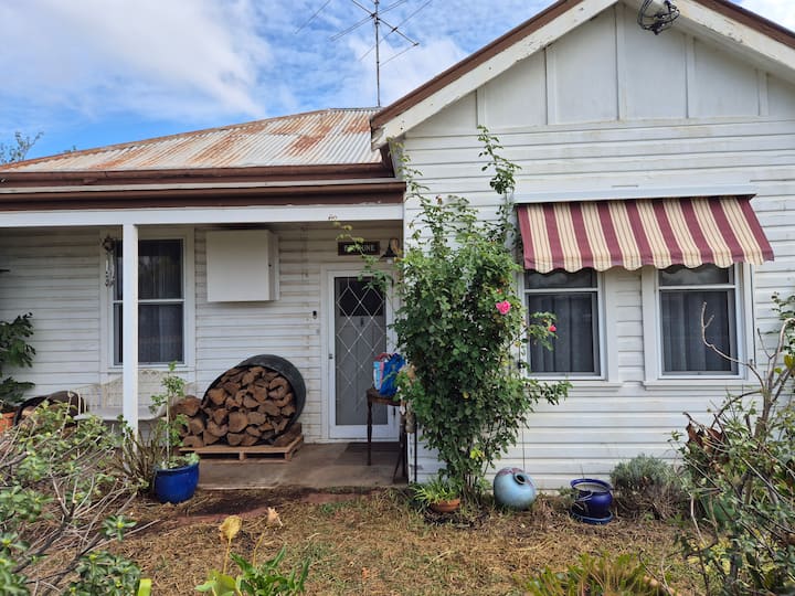 Breakfast At Stephanie's
A Vintage Cottage - Yass