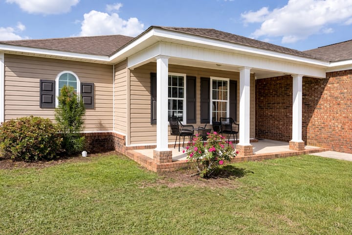 Southern Comfort - Comfy, Convenient 3/2 In Dothan - 도선