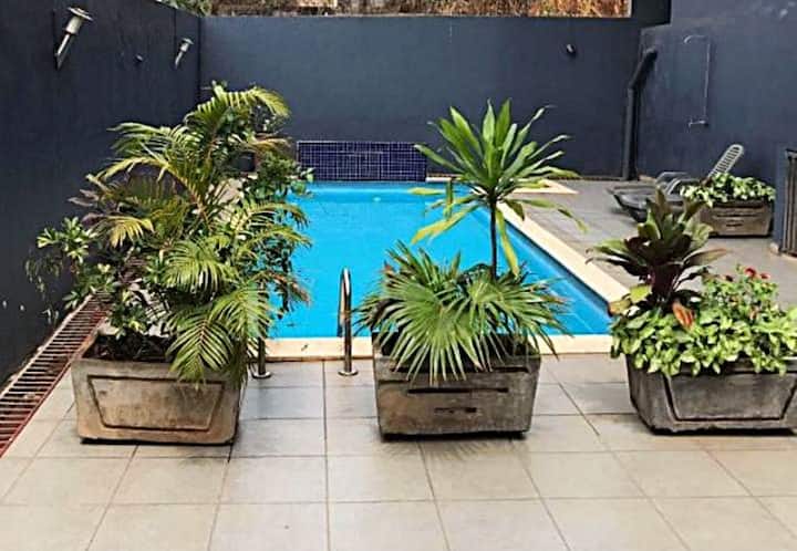 Atypical Modern Nest. 3-bedroom Unit. Pool & Gym - Jaunde