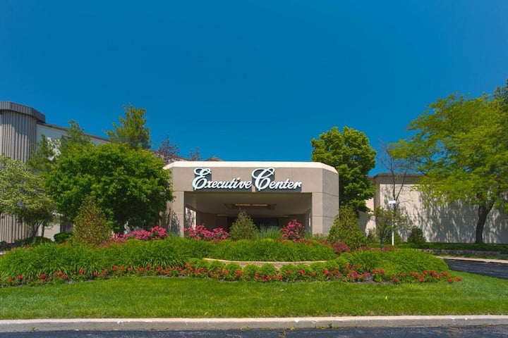 2 Double | Wyndham Columbia | Sports Zone Bar - Columbia, MO